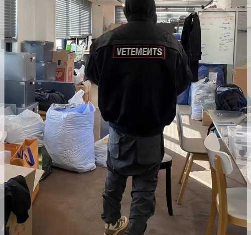 Бомбер vetements police