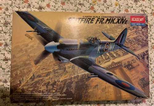 Academy Модель Истребитель Spitfire FR Mk.XIVe