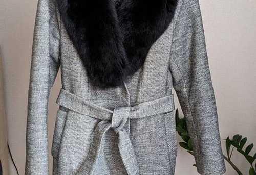 Пальто женское 42 44 с натуральным мехом зимнее