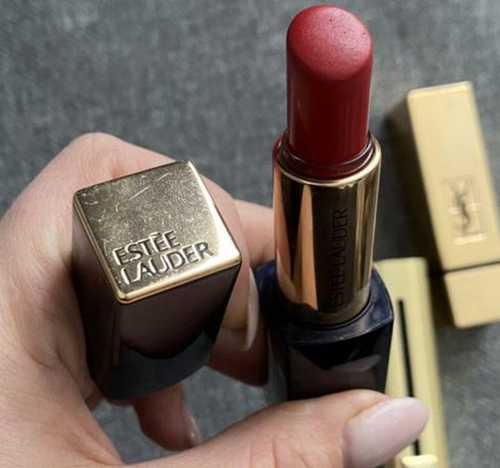 Помада красная Estée Lauder