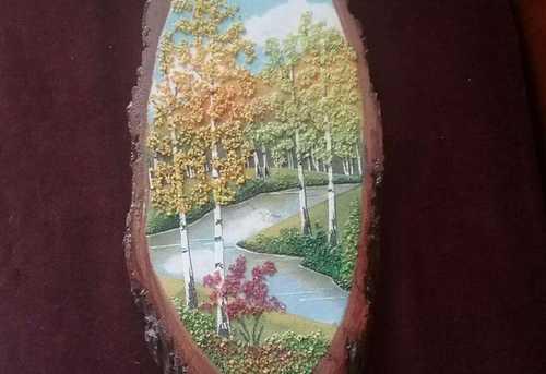 Картина из камней на спиле дерева