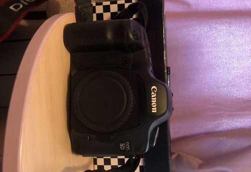Зеркальный фотоаппарат Canon 5d