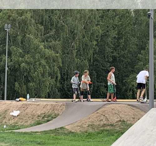 Квадратные колёса на трюковом самокате в прошлом