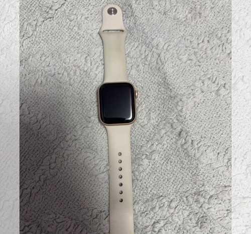 Часы apple watch se 40 mm gold