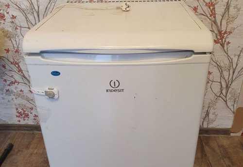 Холодильник компактный Indesit TT 85 белый
