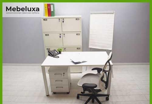 Кабинет офисный: стол компьютерный, шкаф, тумба