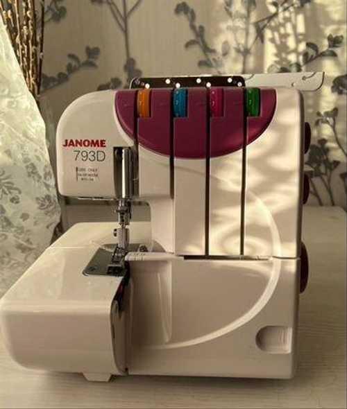 Швейная машина Janome 793D