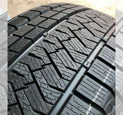 Triangle Snowlink PL02 235/65 R17