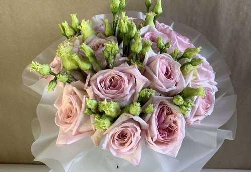 Нежные розы с лизиантусами букет №470