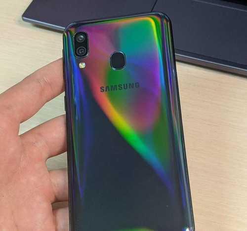 Samsung Galaxy A40, 4/64 ГБ