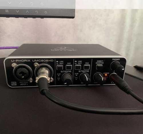 Звуковая карта Behringer UMC202HD