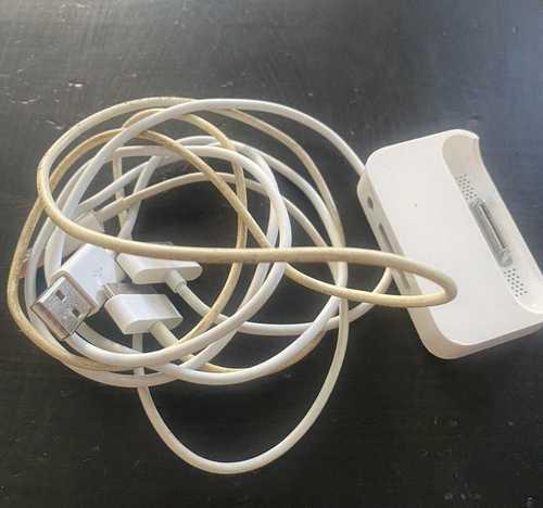 Зарядные шнуры на iPhone4