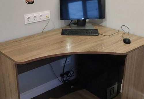 Компьютерный стол Hoff