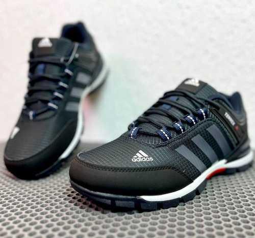 Кроссовки фирмы Adidas эргономичные