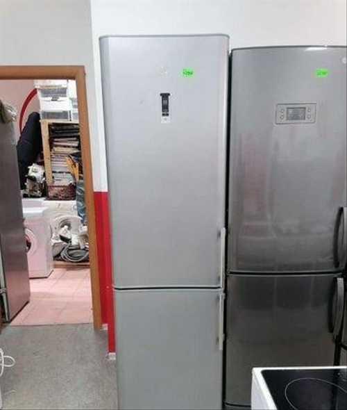 Высокий красавчик холодильник Indesit.Гарантия год