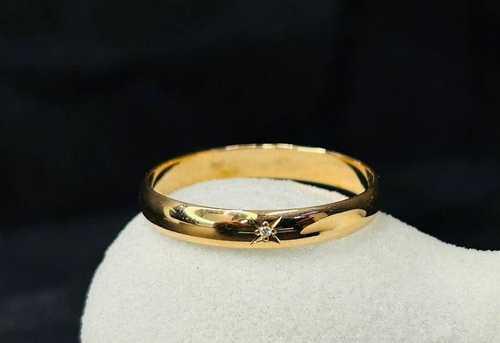 Золотое обручальное кольцо с бриллиантом 22 р-р