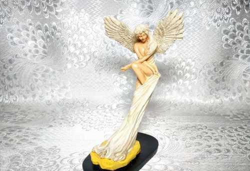 Статуэтка парящая девушка Ангел с крыльями