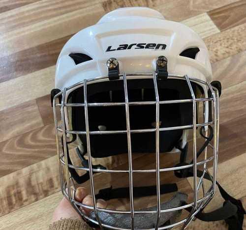 Хоккейный шлем larsen