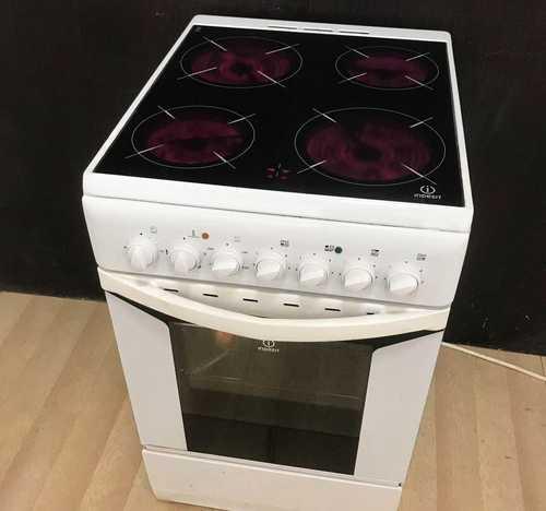 Итальянский стеклокерамический Indesit. Доставлю