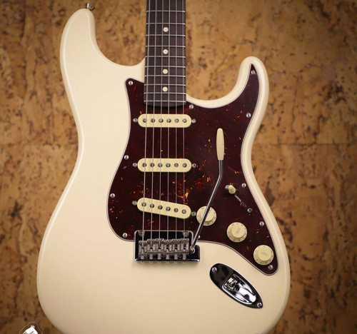 Fender Am Pro II Stratocaster White 2022 USA