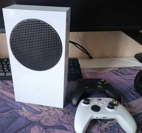 Игровая приставка Xbox series s 512гб (Б/у)