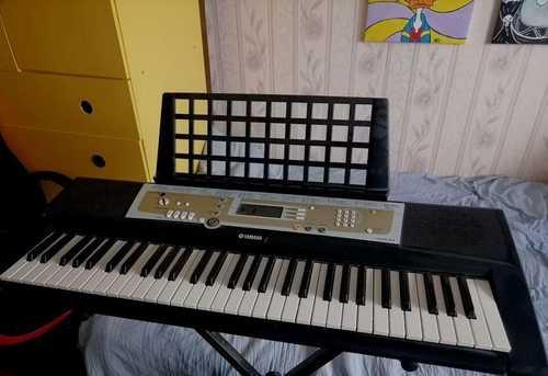 Синтезатор Yamaha PSR R200