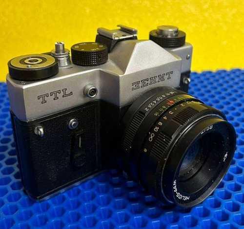 Пленочный зеркальный фотоаппарат Zenit TTL