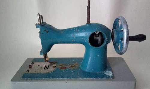 Игрушка СССР швейная машинка в ремонт на запчасти