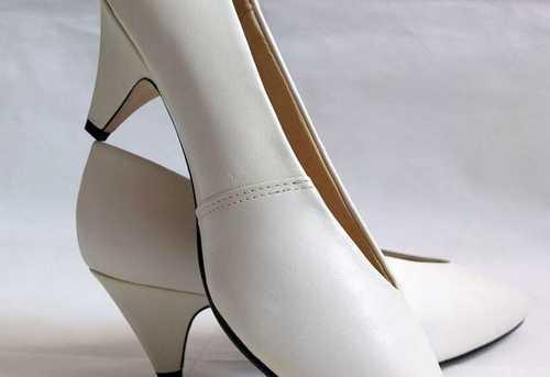 Туфли женские белые на каблуке Paolo Santini 38 р