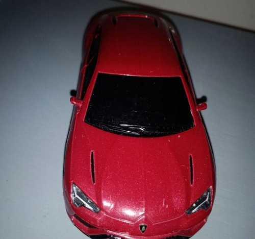 Модель автомобиля lamborghini Urus 1/38. kinsmart