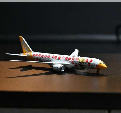 Модель самолета 1:400 Flyscoot 787-9