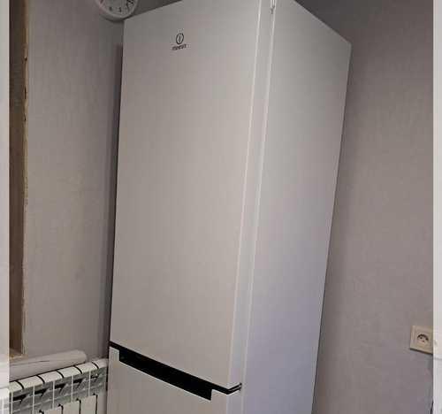 Холодильник indesit DS 4200