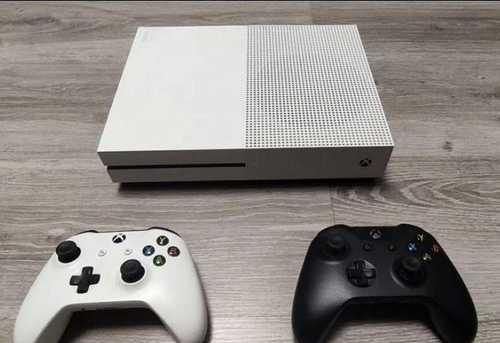 Xbox one s 1tb + 2 геймпада и зарядная станция