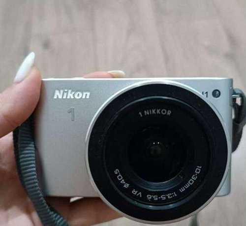 Компактный фотоаппарат Nikon one J1