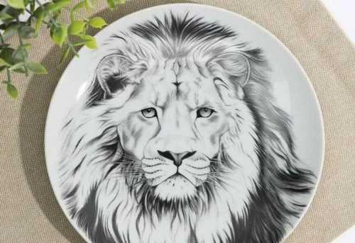 Тарелка с изображением льва