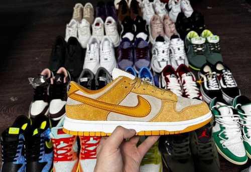 Кроссовки Nike Dunk Gold Suede