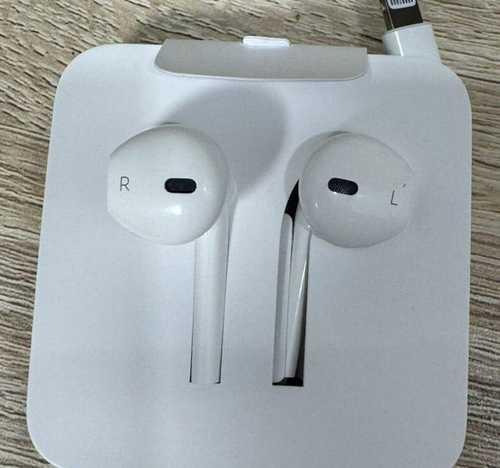 Наушники earpods lightning новые