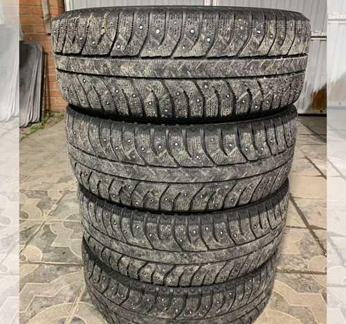 Bridgestone Ice Cruiser 7000 215/60 R17 100T