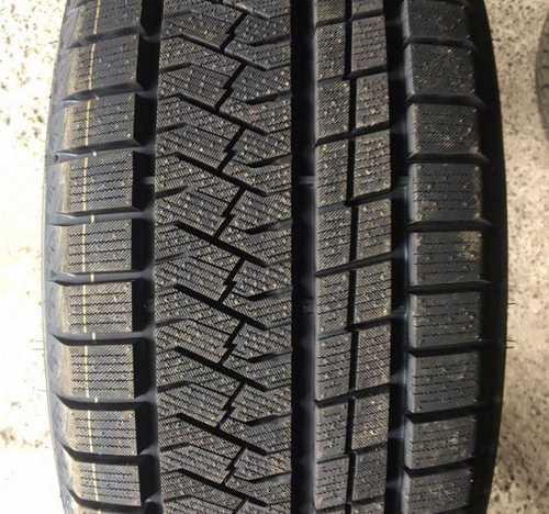 Triangle PL02 235/45 R18 98V