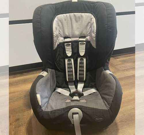 Автомобильное кресло britax romer duo plus Isofix