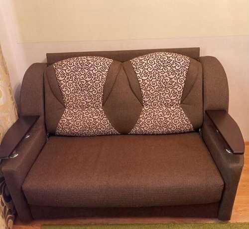 Продаю коричневый диван-кровать