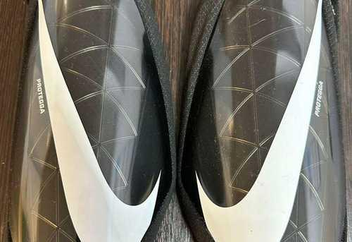 Футбольные щитки Nike Protega