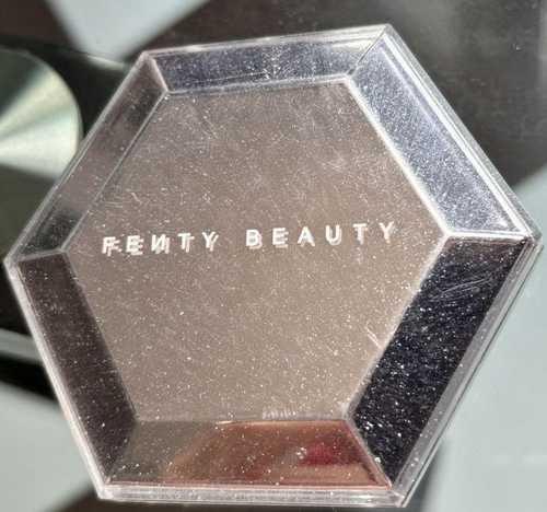 Fenty Beauty хайлайтер