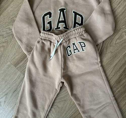 Костюм утепленный для мальчика Gap р-р 104