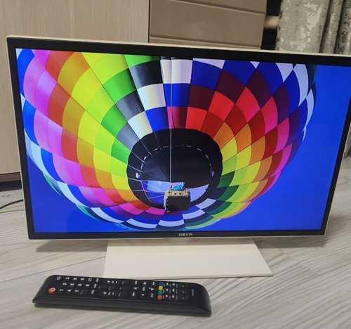 Яркий 22" DVB-T2 USB Телевизор Dexp F22B7000E