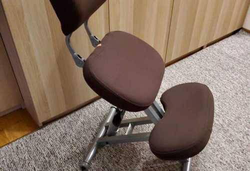 Km01bm — Металлический коленный стул со спинкой