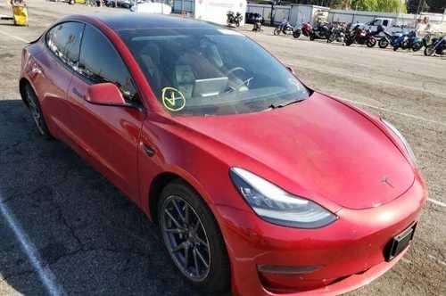 Разбирается Tesla model 3
