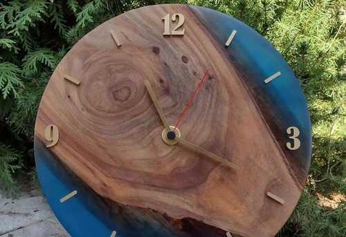 Часы из эпоксидной смолы и дерева