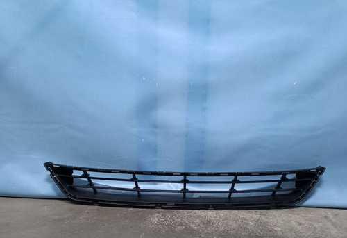Решетка в бампер нижняя Hyundai Santa Fe 2015-2018