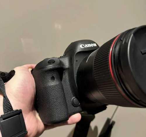 Зеркальный фотоаппарат canon 5D mark iv